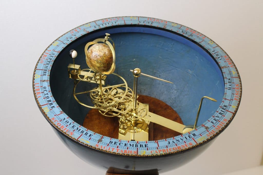 Magie retrouvée pour un tellurium du XIXe siècle - Journal en direct